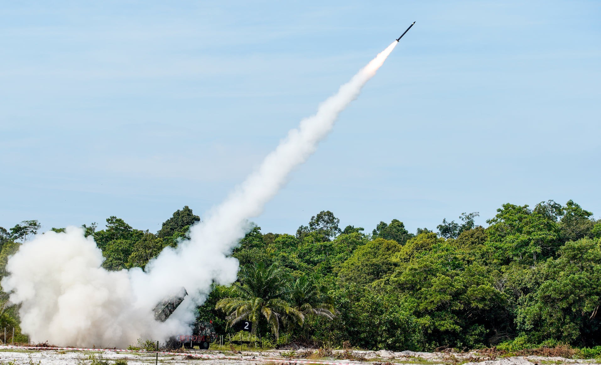 BARANG BARU BARANG LAMA: TDM UJI TEMBAKAN SRLB ASTROS II DALAM EKSESAIS ...
