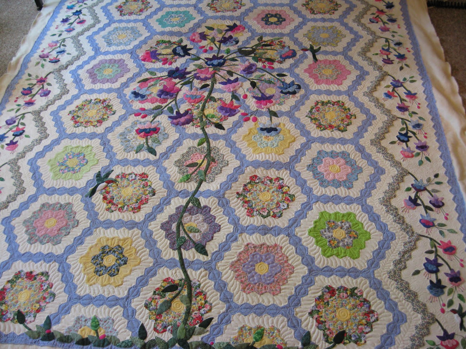 artistic quilting: Amazing Applique Quilt