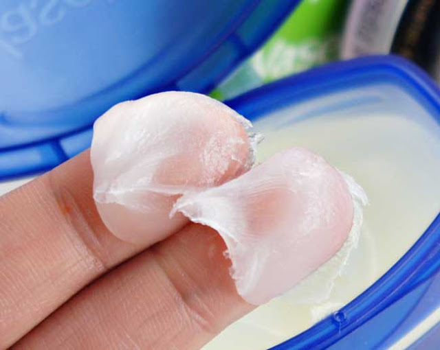 10 ประโยชน์ของวาสลีน (Vaseline) ที่คุณรู้แล้วต้องอึ้ง!