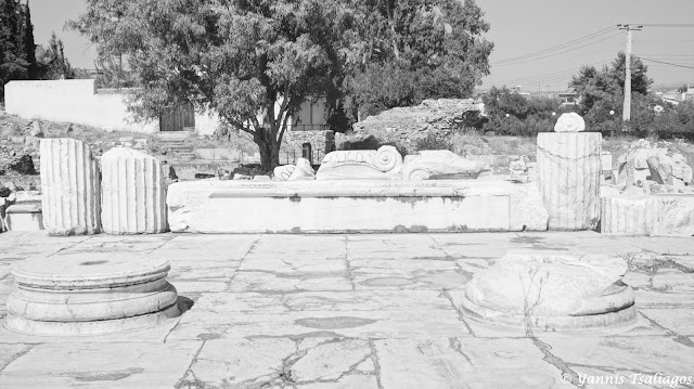 Ο αρχαιολογικός χώρος της Ελευσίνας σε άσπρο μαύρο. ~ Γιάννης ...