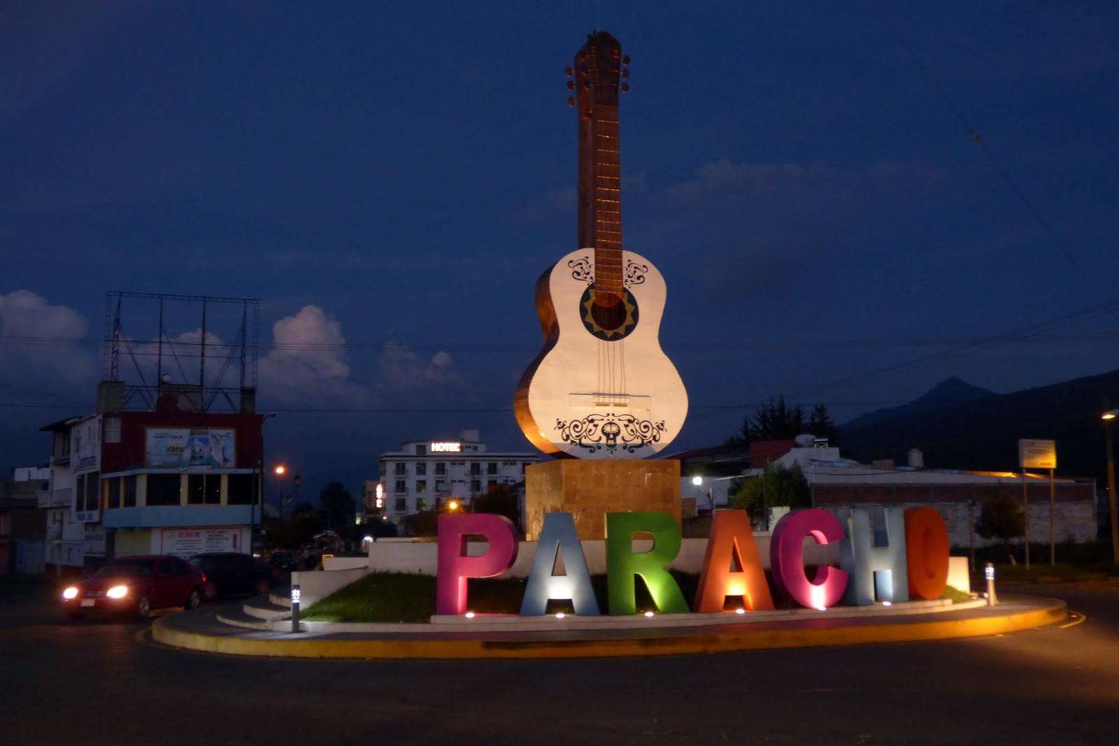 Jaime Ramos Méndez: Monumento a la guitarra en Paracho, Michoacán ...