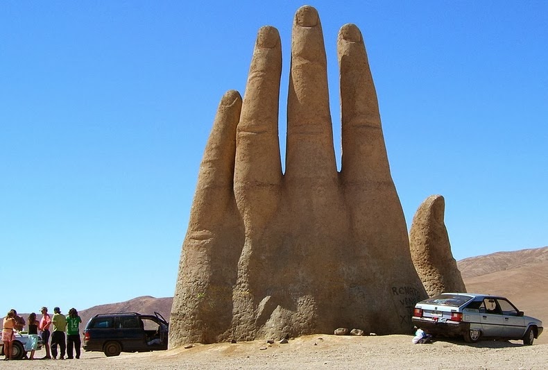 Giant hand of the desert in Chile | TRAVEL THE WORLD