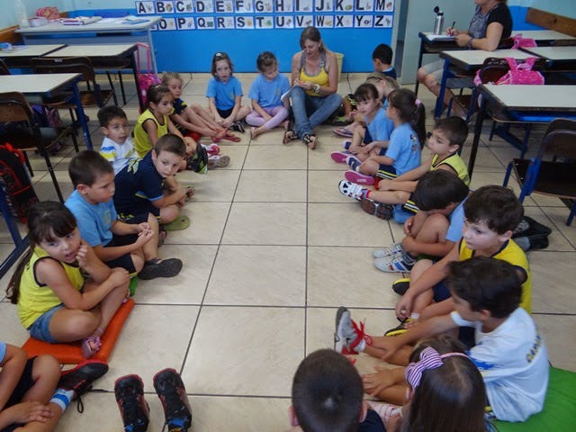 Escola Municipal Viver e Conhecer: Acolhida dos alunos do pré-escolar