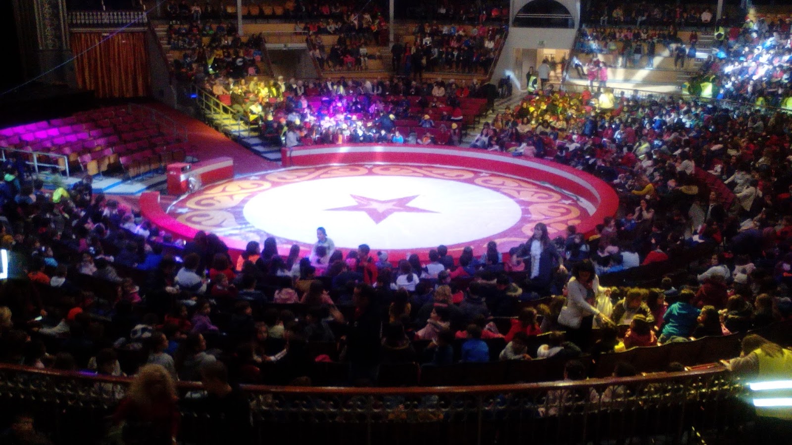 EB ZECA AFONSO, Pinhal Novo: Circo de natal no Coliseu dos Recreios