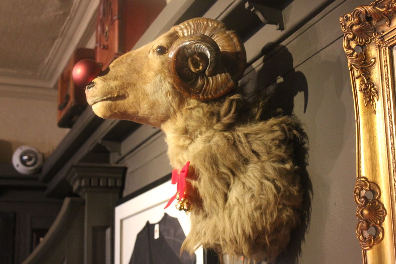 Green Gourmet Giraffe: Edinburgh pub: Sheep Heid Inn