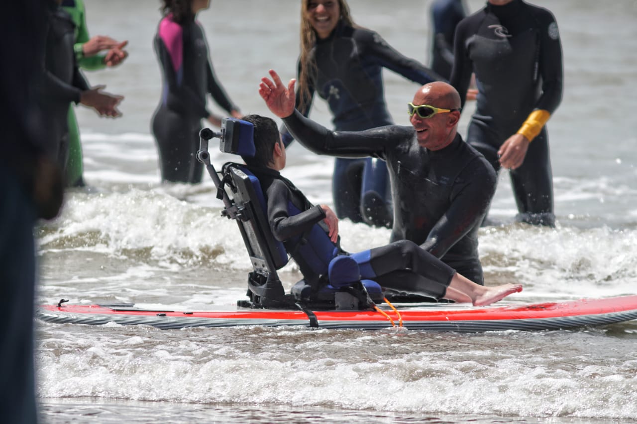 Comenzó el 1 ° Campeonato de Surf Adaptado en Mar del Plata - Informate ...