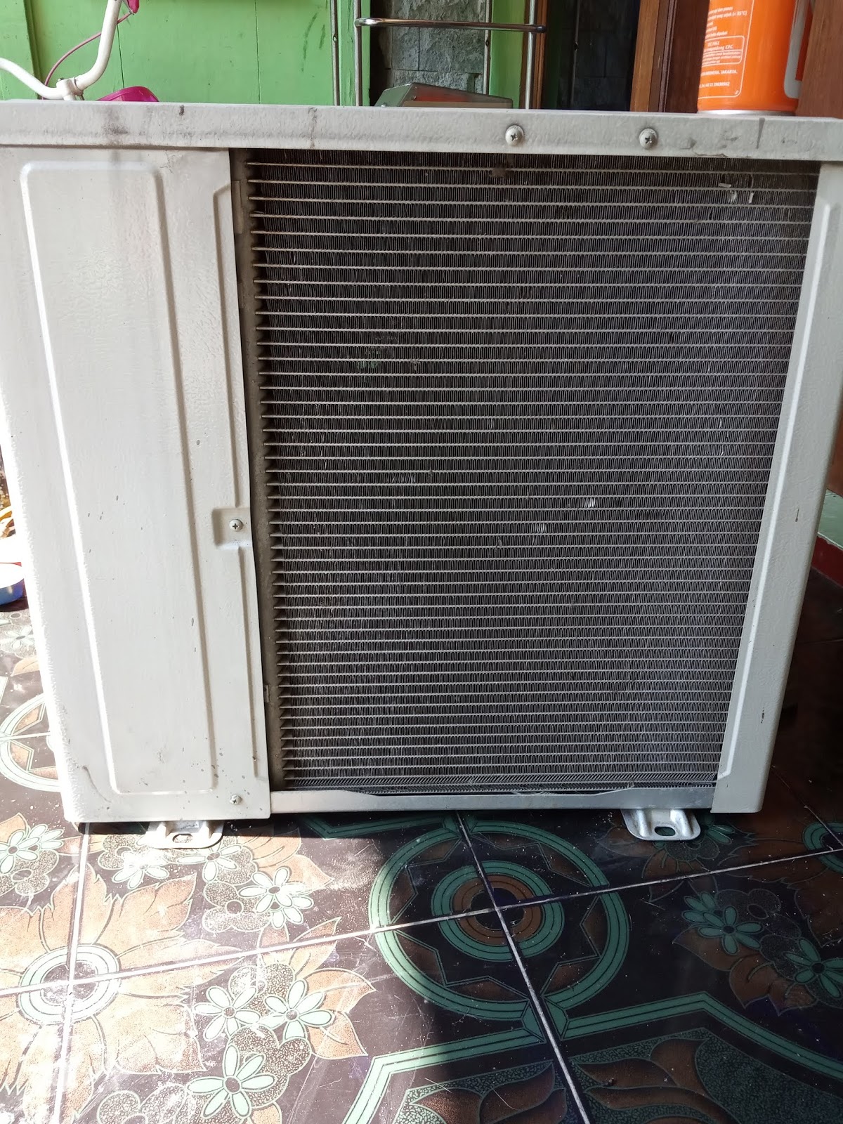 Cara mencari kebocoran freon pada kondensor AC - Juraganacee.com