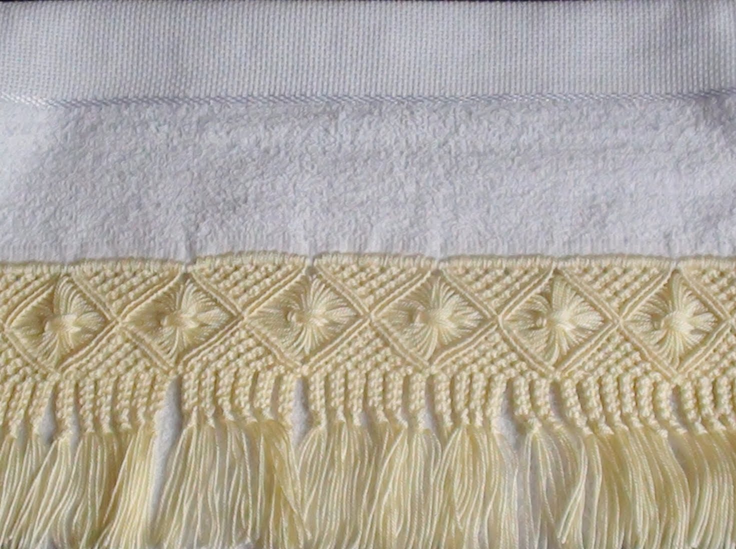 Atelier Margareth: TOALHA COM BARRADO EM MACRAME