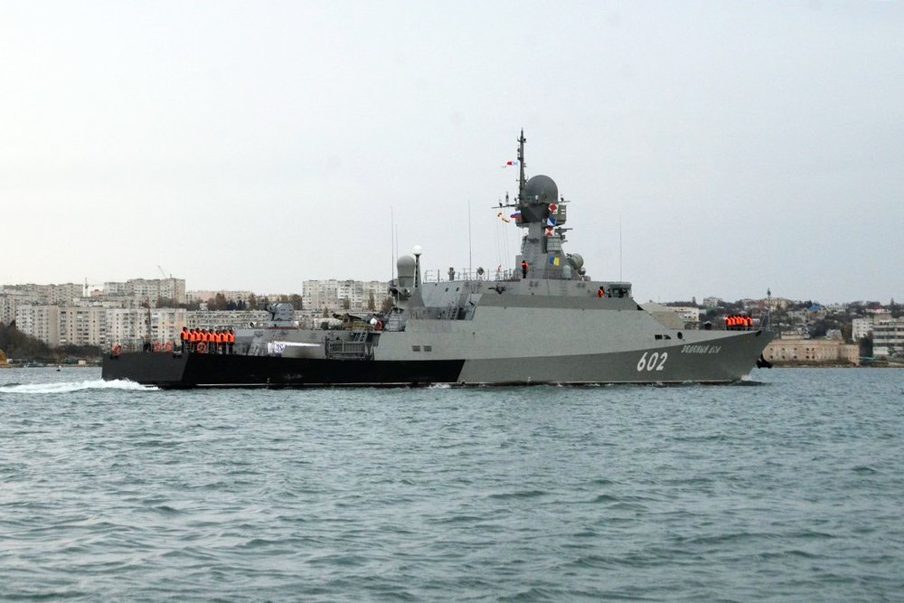 ΡΩΣΙΚΑ ΠΥΡΑΥΛΟΦΟΡΑ ΚΑΤΑΔΡΟΜΙΚΑ ΑΠΕΠΛΕΥΣΑΝ ΑΠΟ ΤΗ ΣΕΒΑΣΤΟΥΠΟΛΗ ΓΙΑ ΝΑ ...