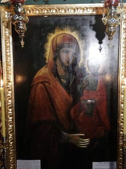 ΣΕ ΕΝΑ ΜΟΝΑΣΤΗΡΙ ΤΗΣ ΜΟΛΔΑΒΙΑΣ , Η ΕΙΚΟΝΑ ΤΗΣ ΠΑΝΑΓΙΑΣ ΔΑΚΡΥΖΕΙ ΣΥΝΕΧΩΣ ...