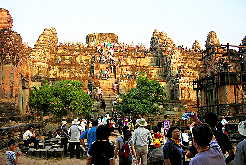 Moninich Pheng ( Cambodian ): Bakheng mountain In Siem reap