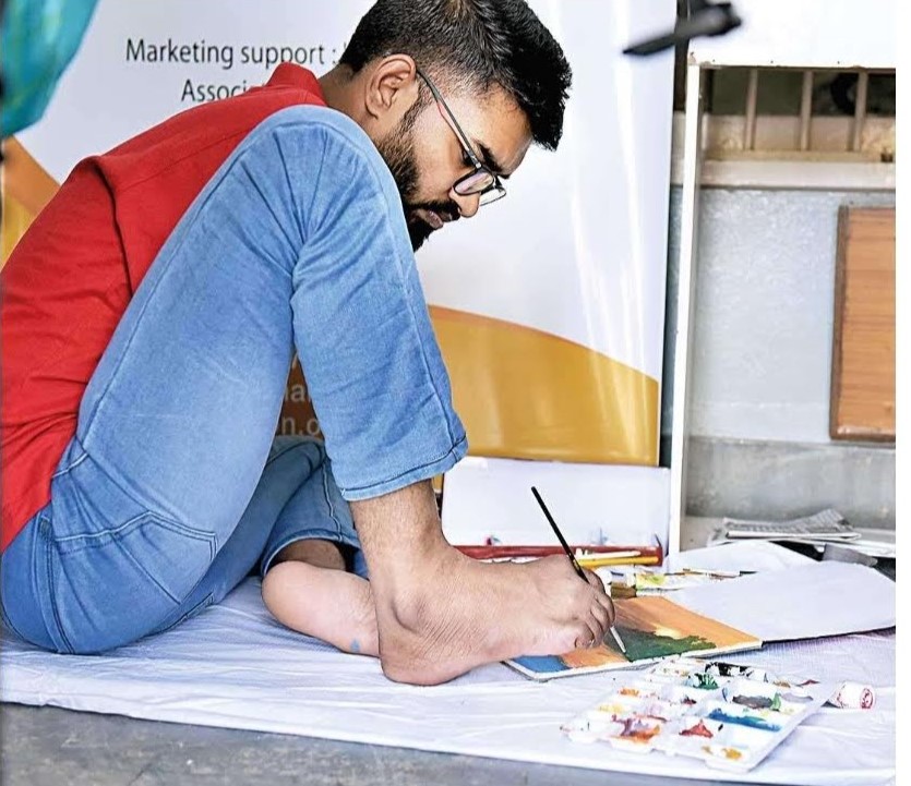 Amazing art by the artist who Master in making paintings using his feet.