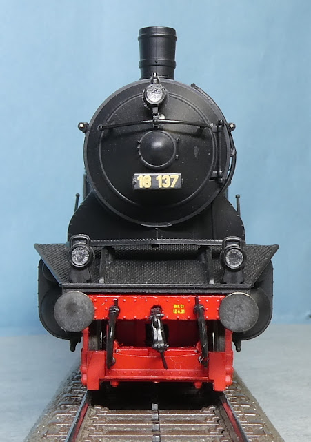 ドイツ国鉄 DRG 急行用旅客用蒸気機関車 BR 18.1 137号機 (ROCO 43218)