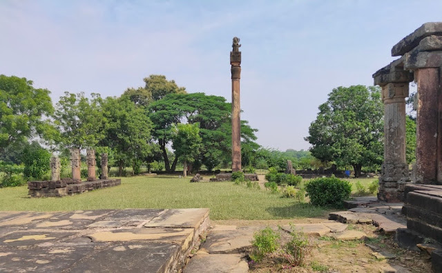 Hindu Temples of India: Garuda Pillar, Eran, Madhya Pradesh