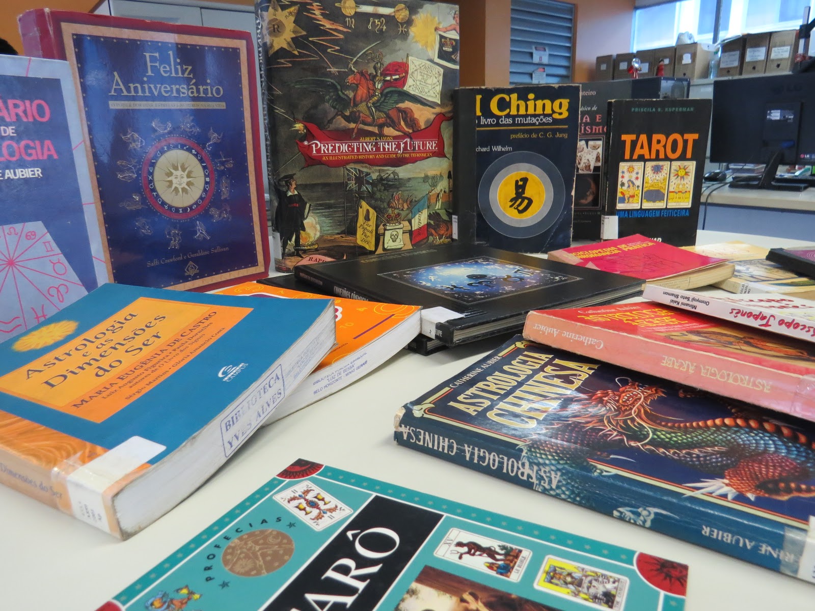 Referência e Estudos: Biblioteca expõe acervo para conquistar novos ...