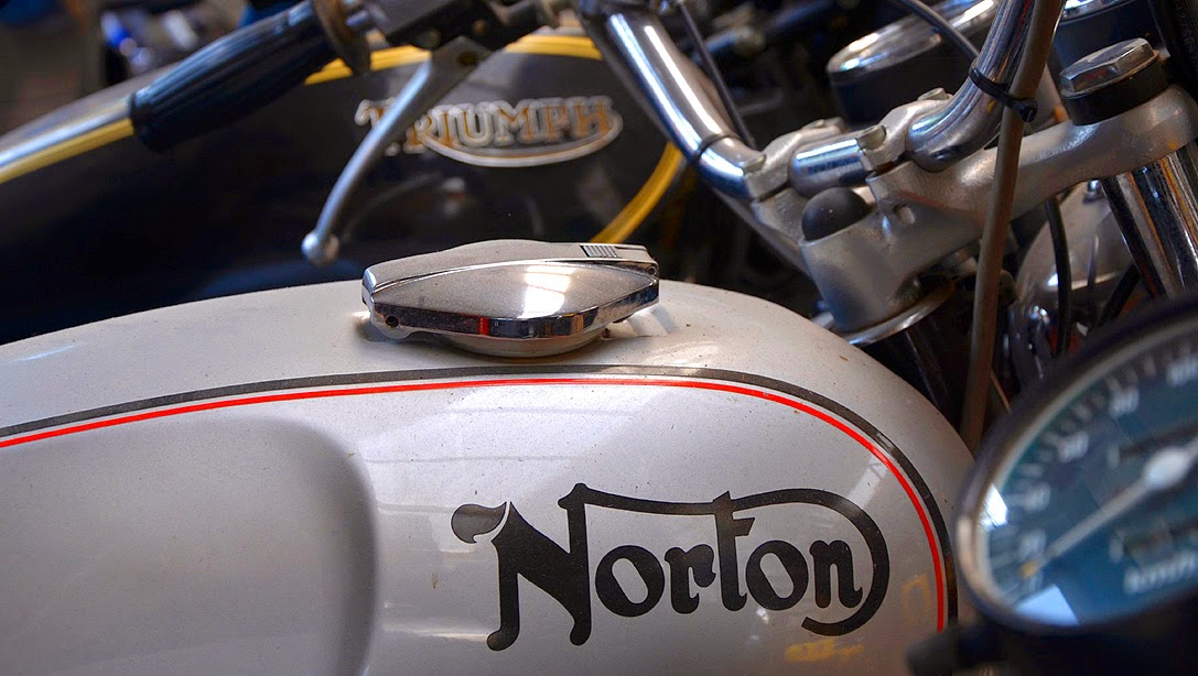 Earth-Roamers : Morren Motorcycles / Hagon shock absorbers