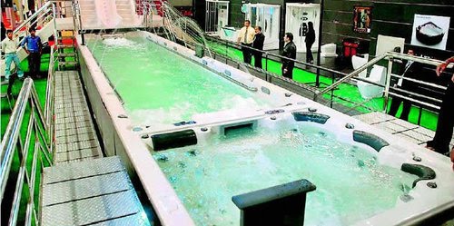 Teach Range: World's Largest Bathtub. Just that: World's Largest Bathtub