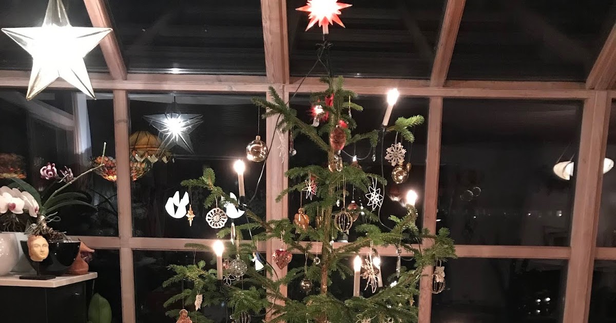 Vilt og vakkert: Pynting av juletreet er tradisjonen på lille julaften