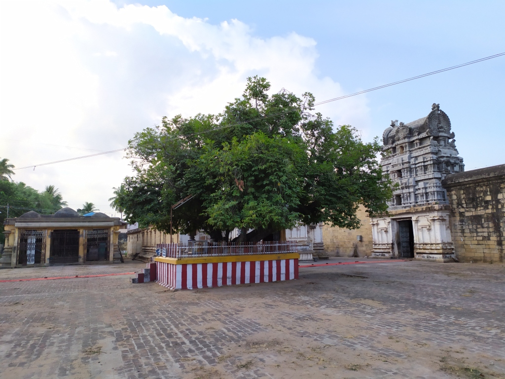 Tamilnadu Tourism: Ukthavedeeswarar Temple, Kuthalam, Mayiladuthurai