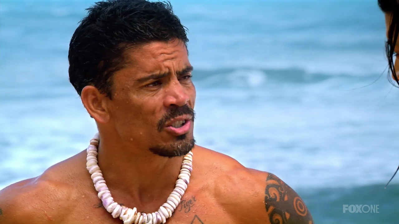 ausCAPS: Kala Alexander shirtless in Hawaii Five-0 1-22 "Ho'ohuli Na'au"