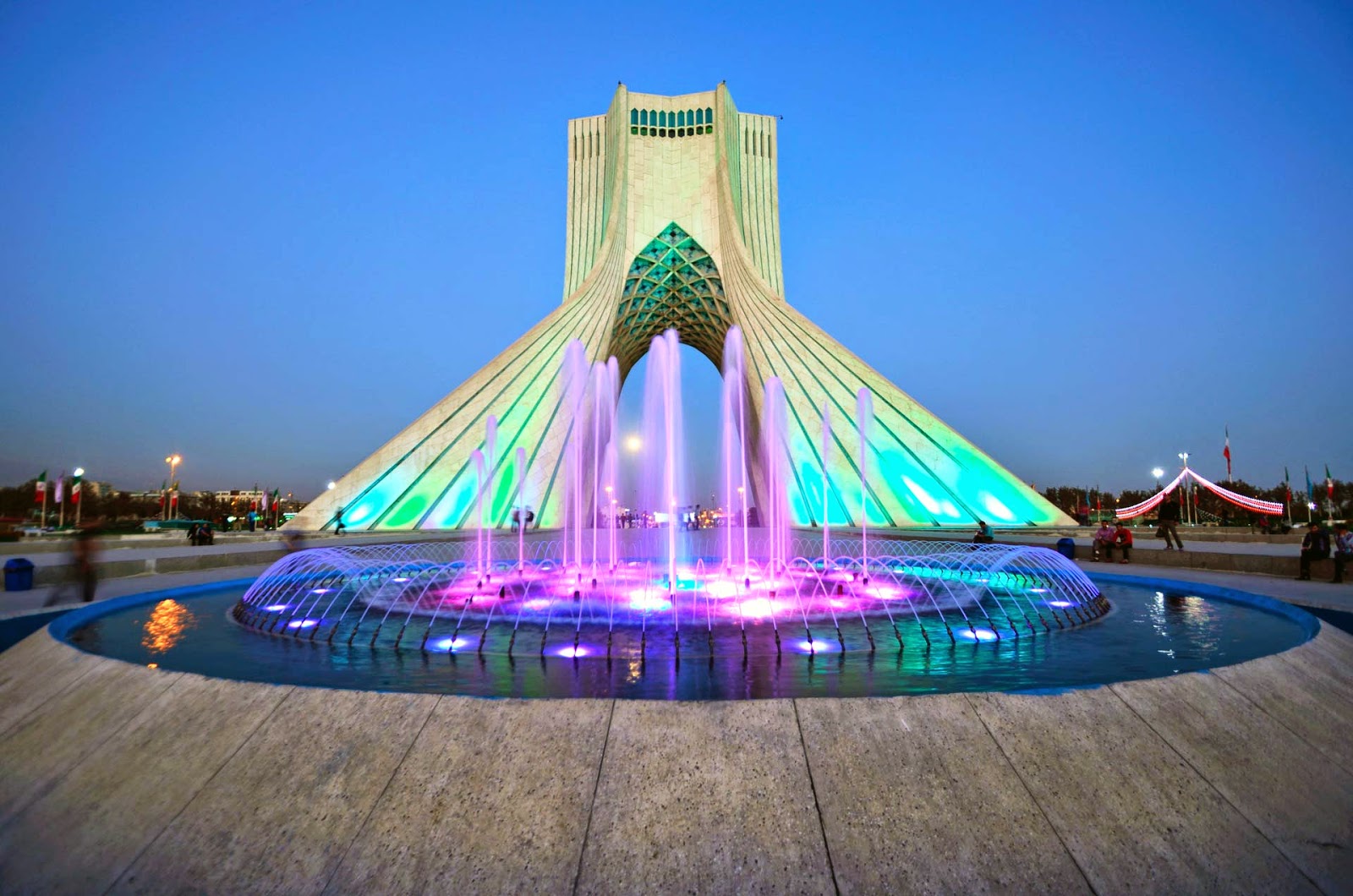 Lugar sagrado: Torre Azadi (Teherán / Irán) - BALUARTE DE LIBERTAD ...