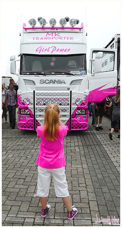 SCANIA: Scania ''Girl Power'' MK Transporter