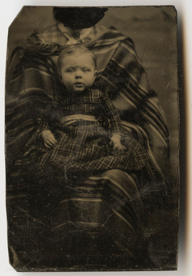 Spooky Hidden Mother With Scratched Out Face Photographs ~ Vintage Everyday