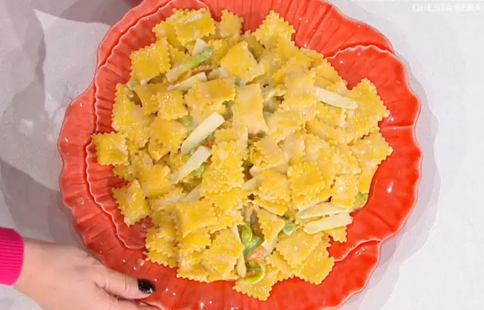 Pasta lorda con asparagi e fiori di zucca