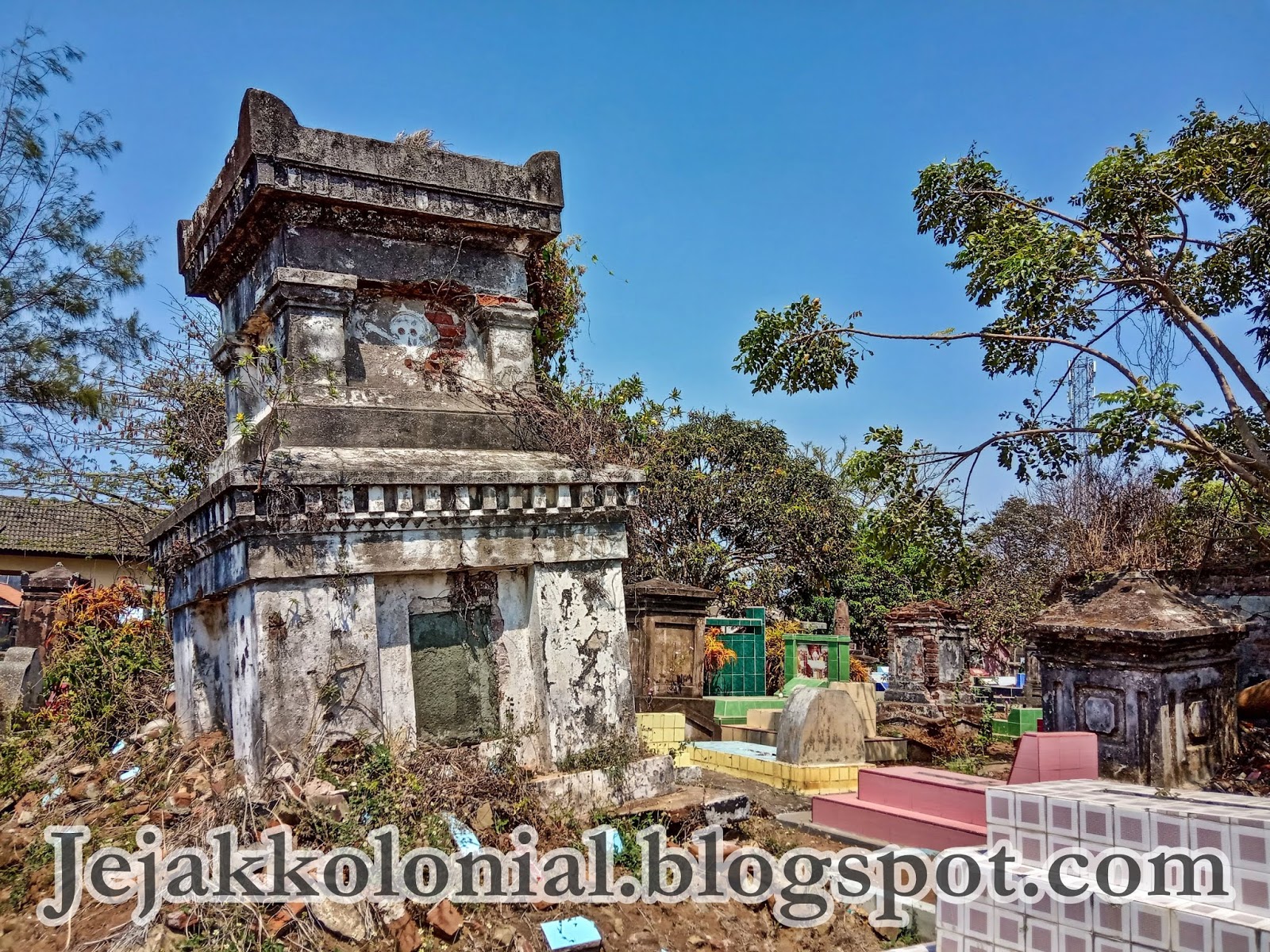 Jejak Kolonial: Kerkhof Cilacap ; Monumen Kematian di Tepi Pantai