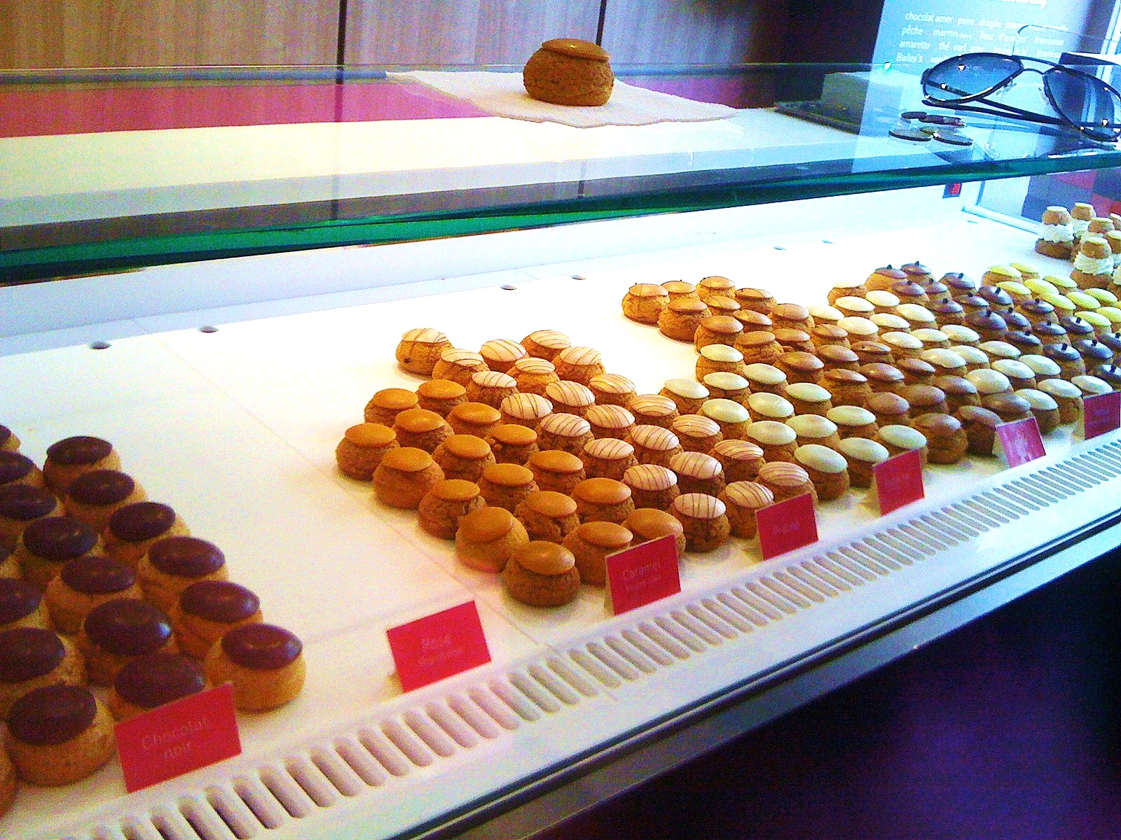 Nos Adresses : Popelini, pâtisserie dédiée au chou à la crème dans tous ...