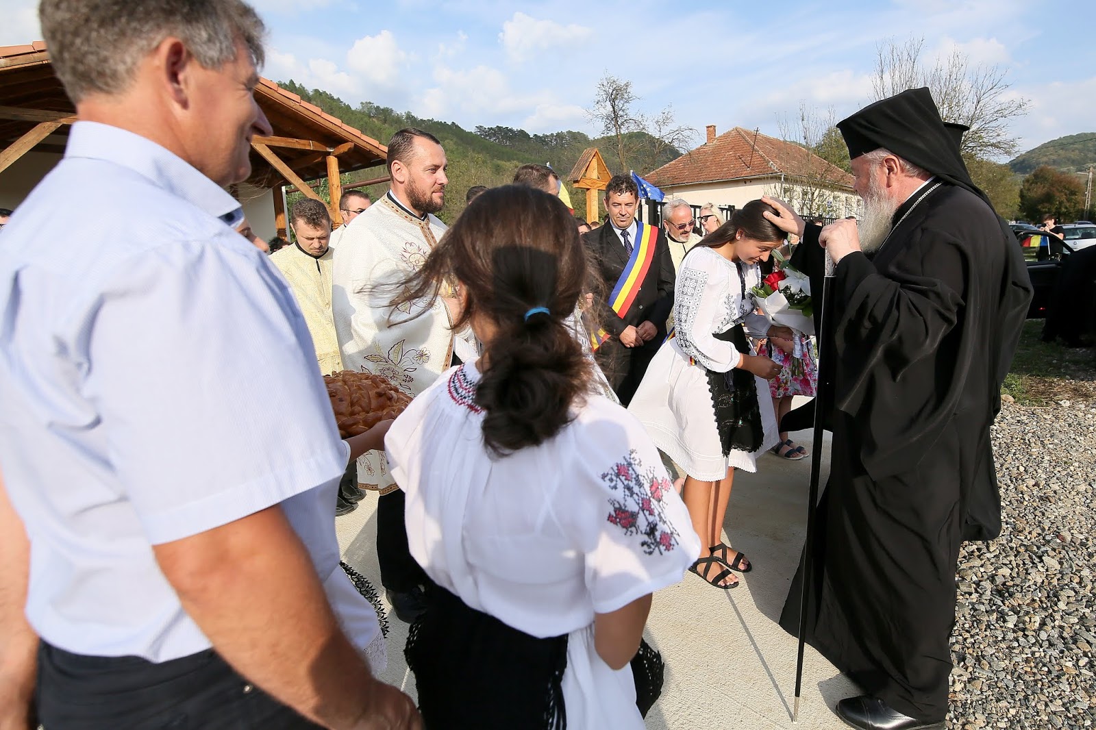 Dar!: Sfintirea Capelei mortuare si a Troitei Eroilor Neamului ...