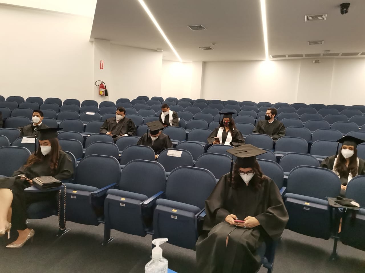 UNITEC Y CEUTEC GRADÚAN A PROFESIONALES BAJO PROTOCOLOS DE BIOSEGURIDAD