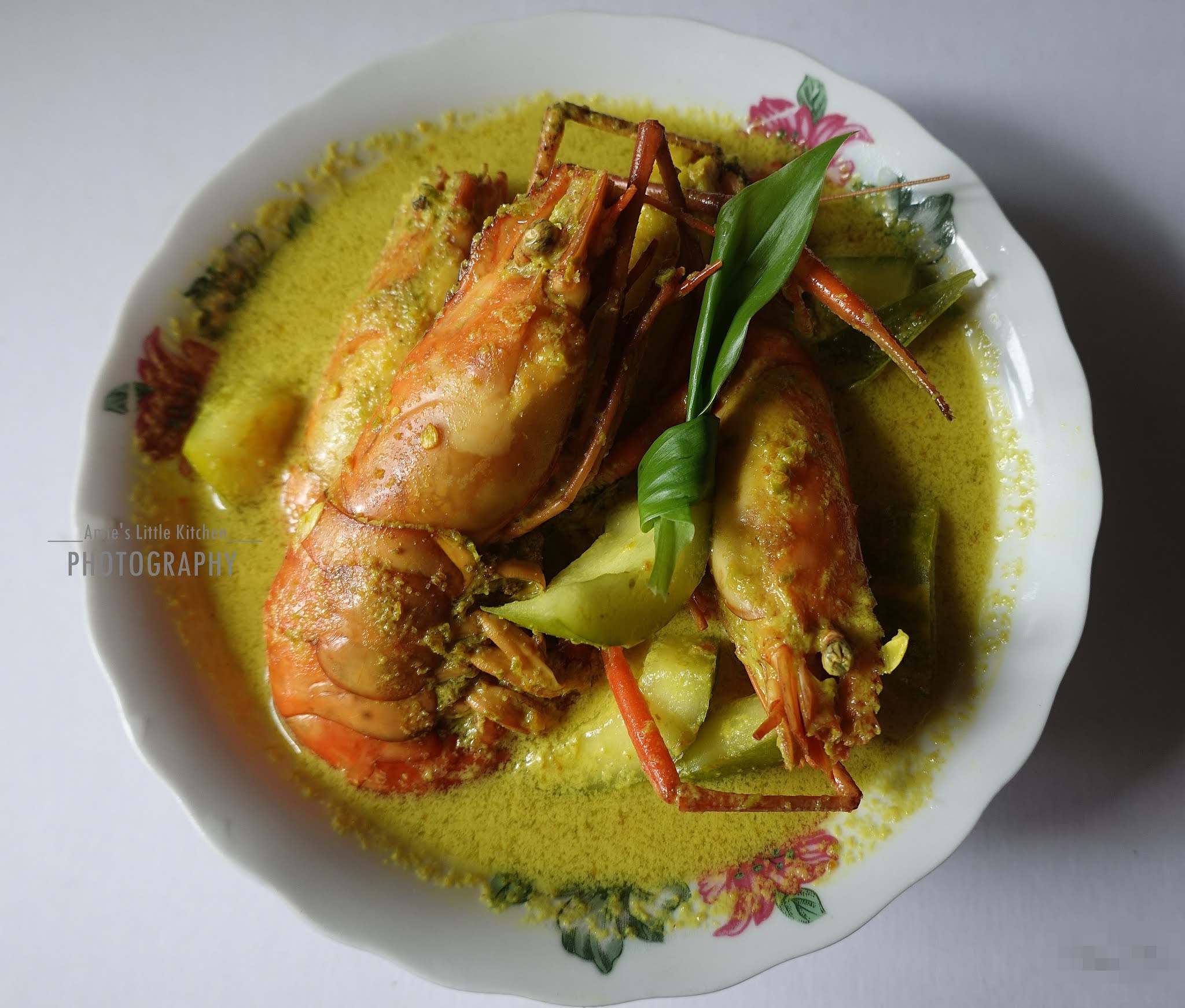 Udang Galah Masak Lemak Cili Padi dengan Timun - Amie's Little Kitchen