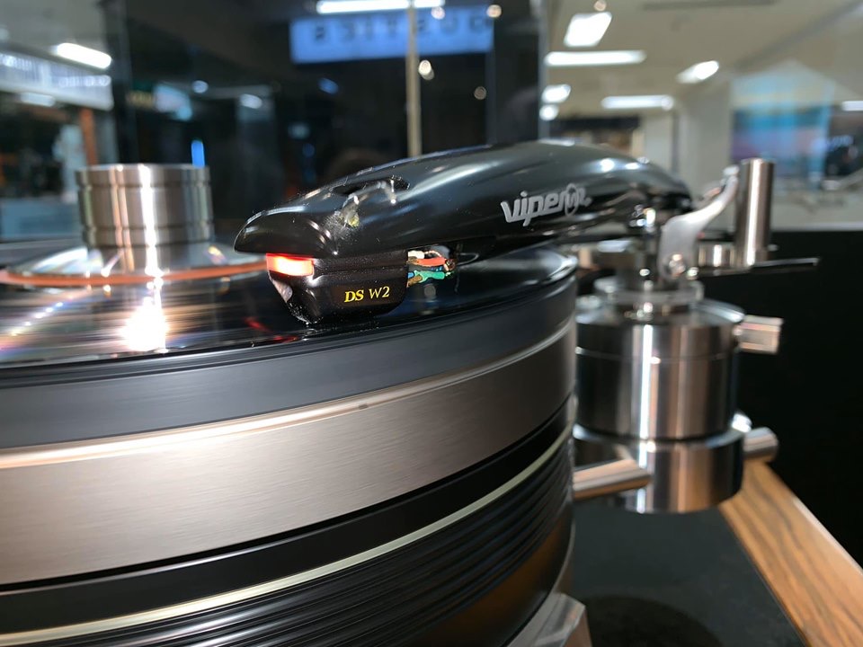 CONTINUUM AUDIO OBSIDIAN TURNTABLE – M & S | Ultimate High-Fidelity