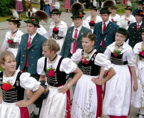 HÉCTOR MAIER SCHWERDT "Nuestras Colonias": Ropa tradicional alemana ...