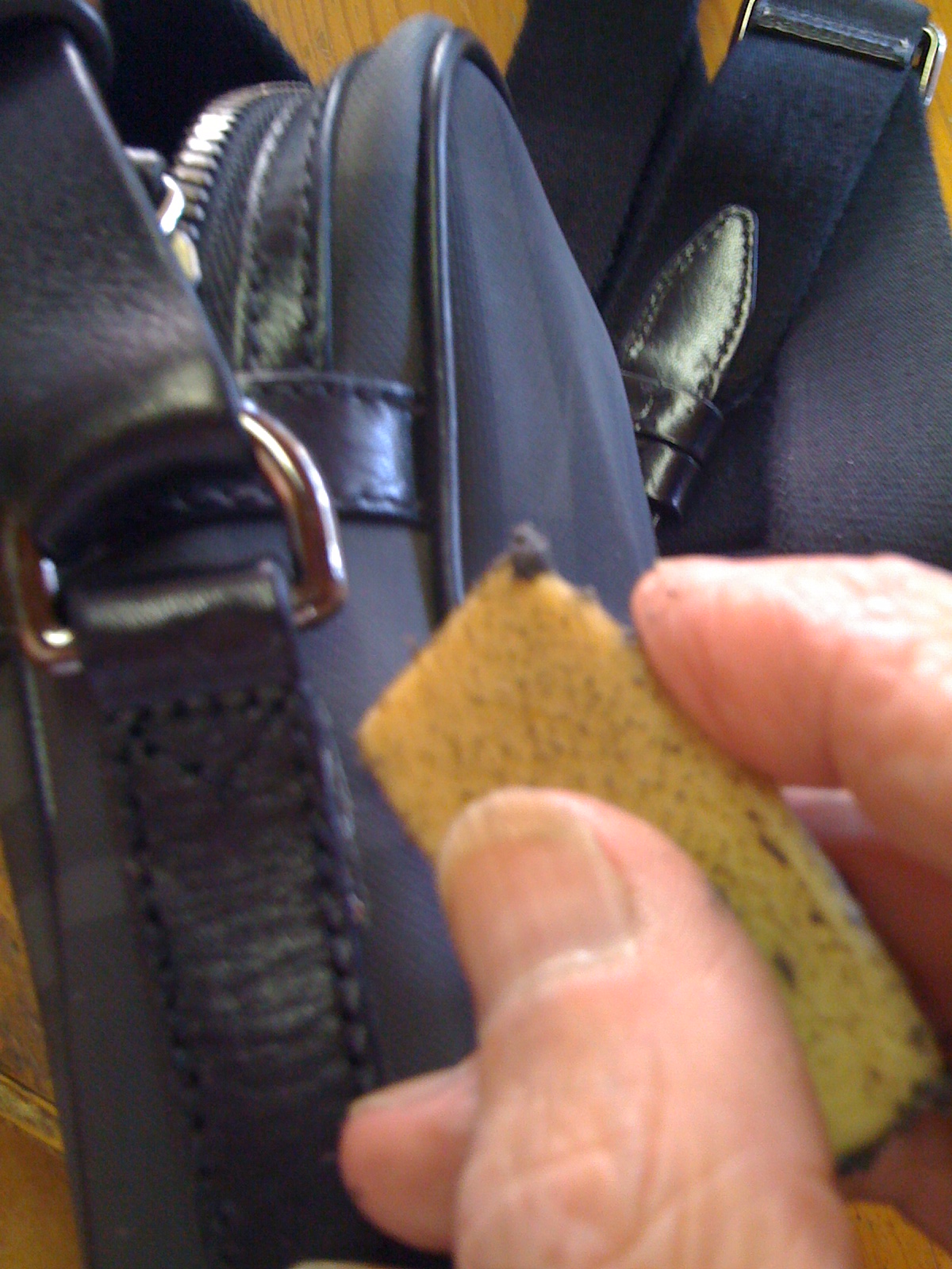 cordonnerie maroquinerie bagagerie sellerie: Comment enlever la Colle.