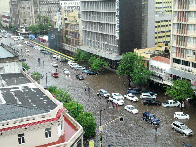 Inundações na Baixa, pântano de 1876, leis de Newton e o "Maputo que ...