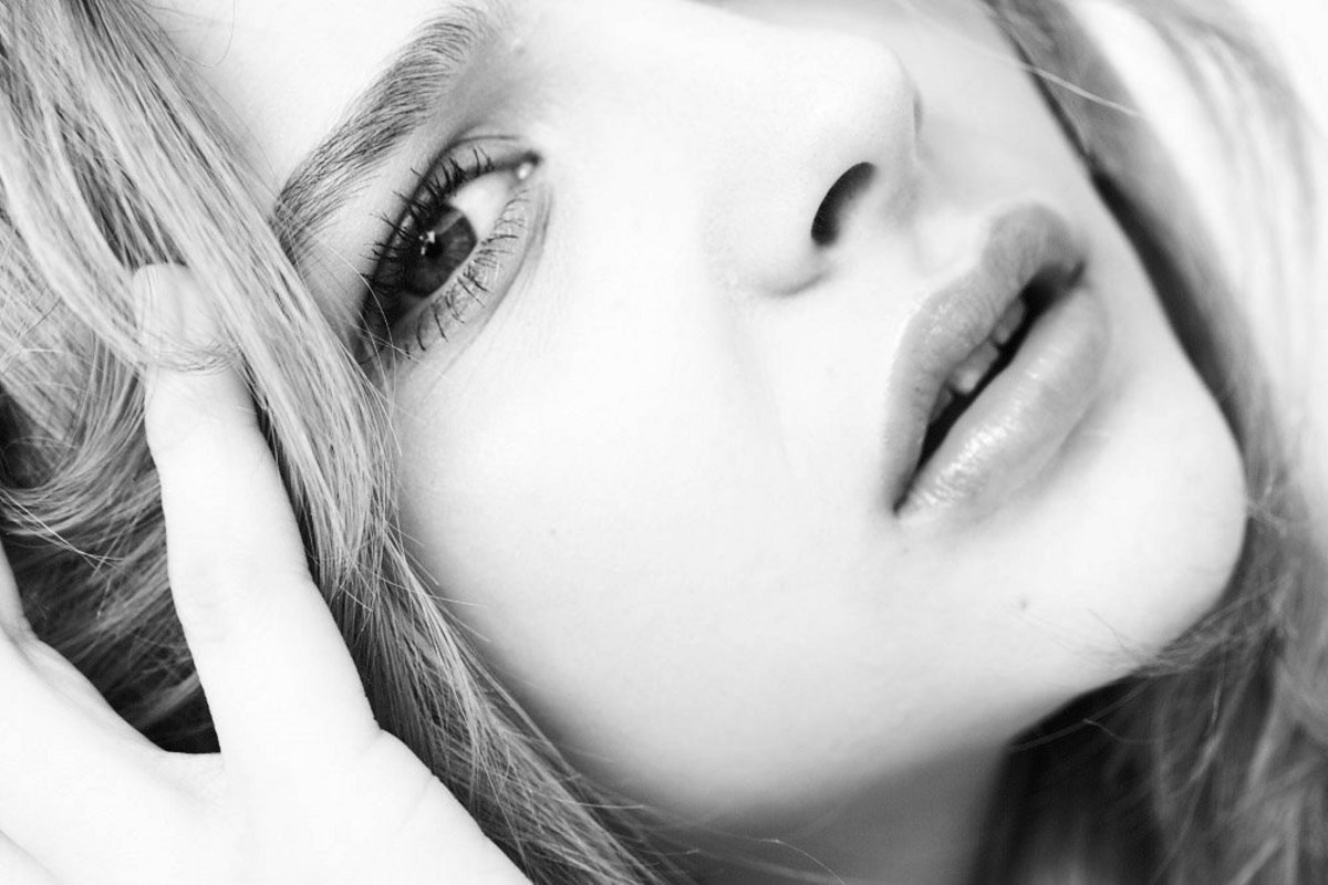 Chloë Grace Moretz Argentina: 05/2012 Davis Factor - Allure May