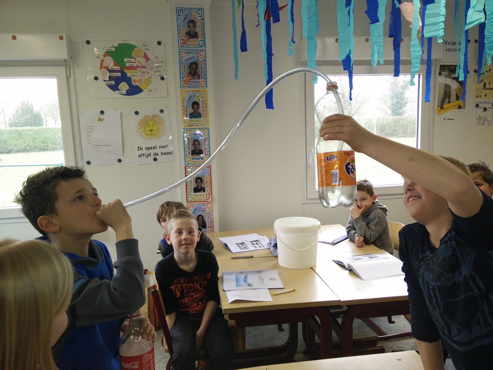 Basisschool De Dommelbrug: Proefjes met water in het 3e leerjaar