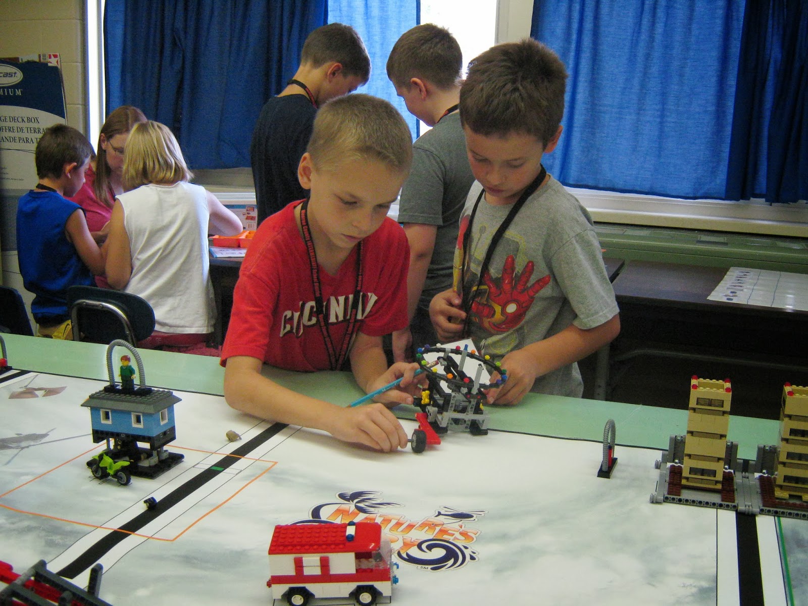 What's Happening around Ida: Ida Elementary students are building robots!
