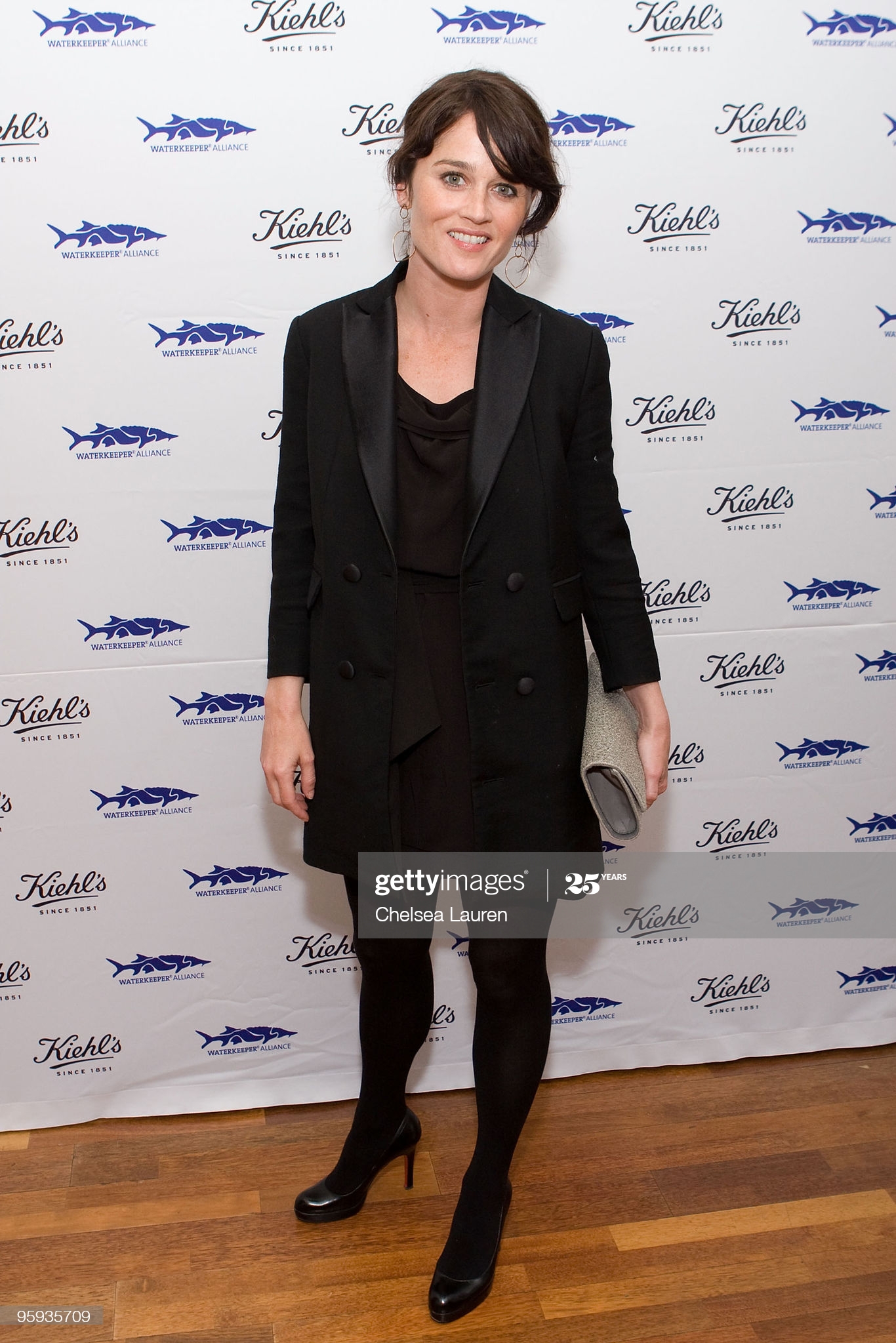 Celebrity Legs and Feet in Tights: Robin Tunney`s Legs and Feet in Tights 2