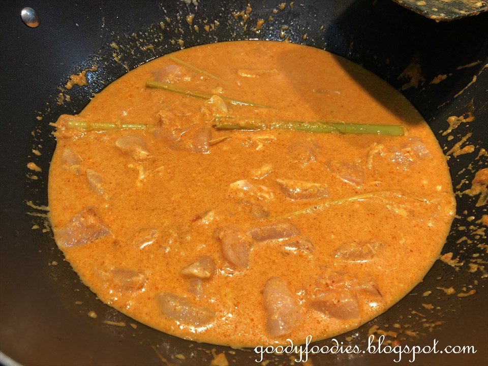GoodyFoodies: Recipe: Chicken Rendang (Rendang Ayam)