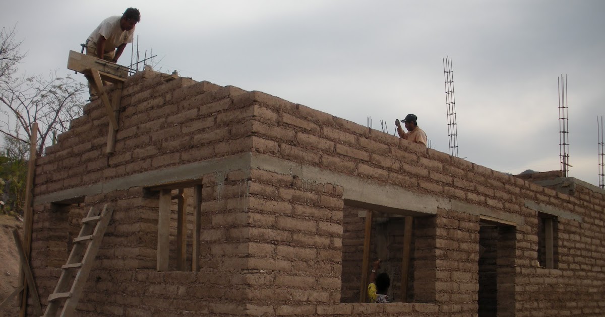 Construcción de casa con Adobe