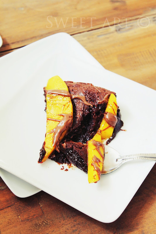 Sweet art: Brownies with mango