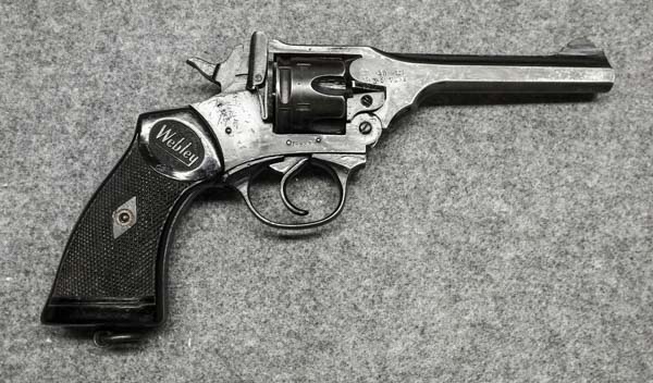 Arnhem Jim: Issuance of Pistols in the British Army in World War II