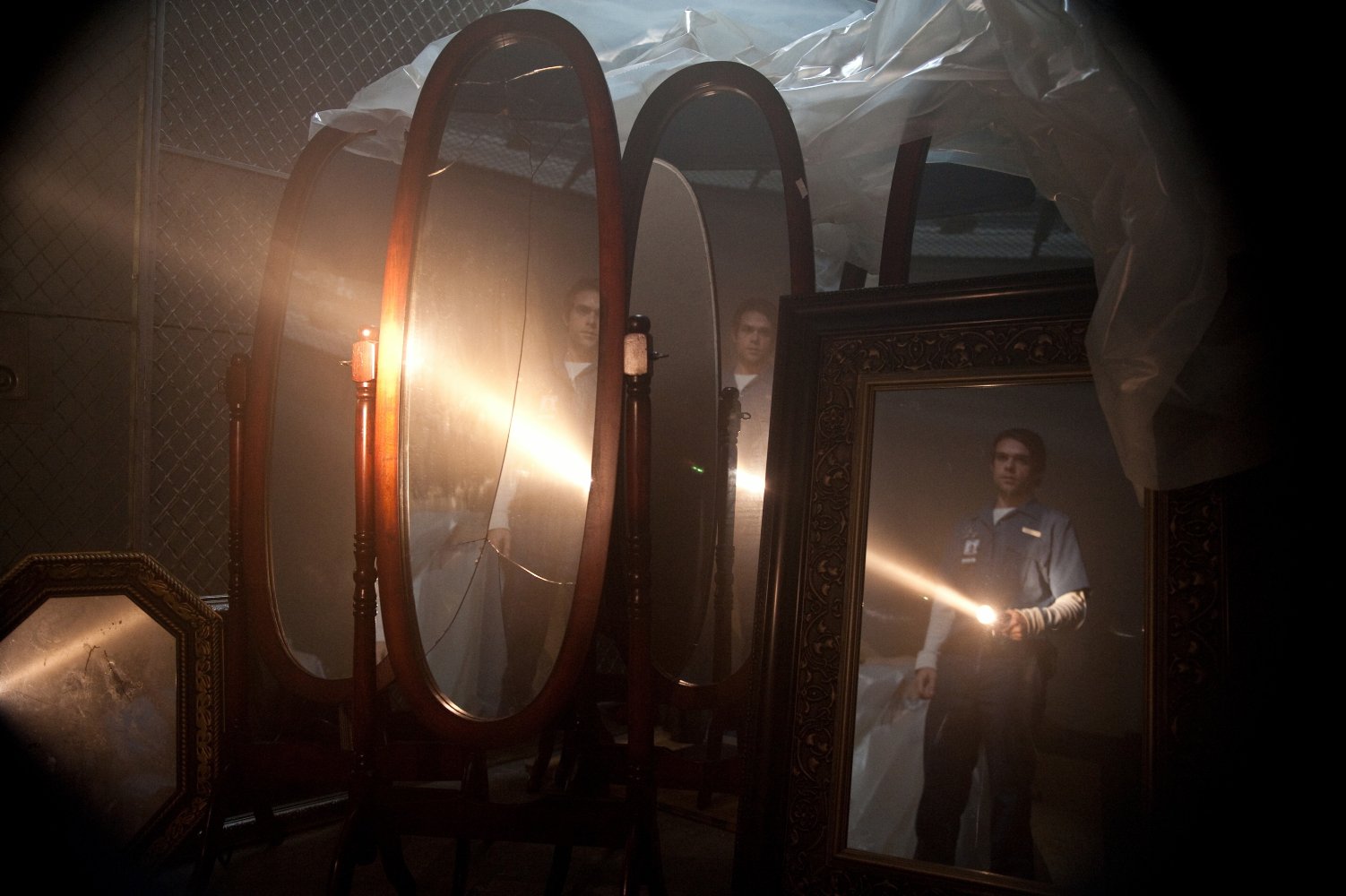 At the Movies: Mirrors 2 (2010)