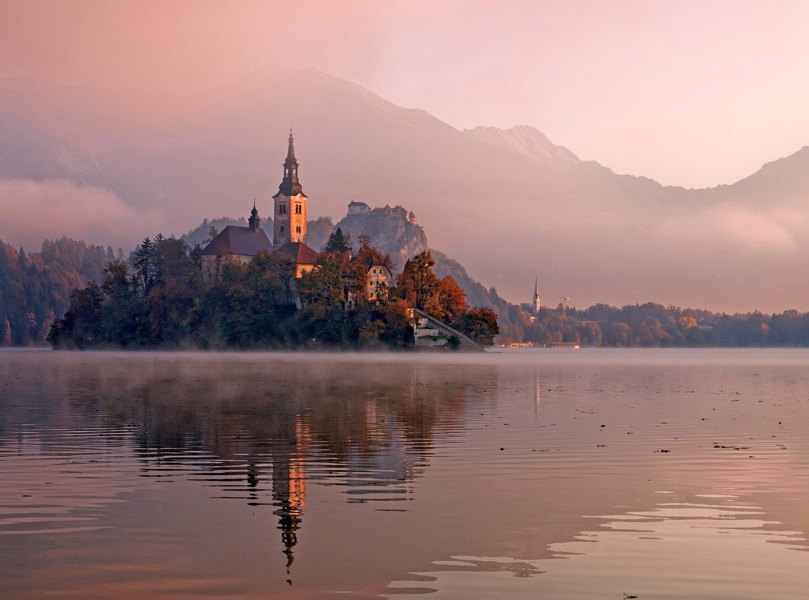 The biggest list : 35 of the most amazing castles around the world!