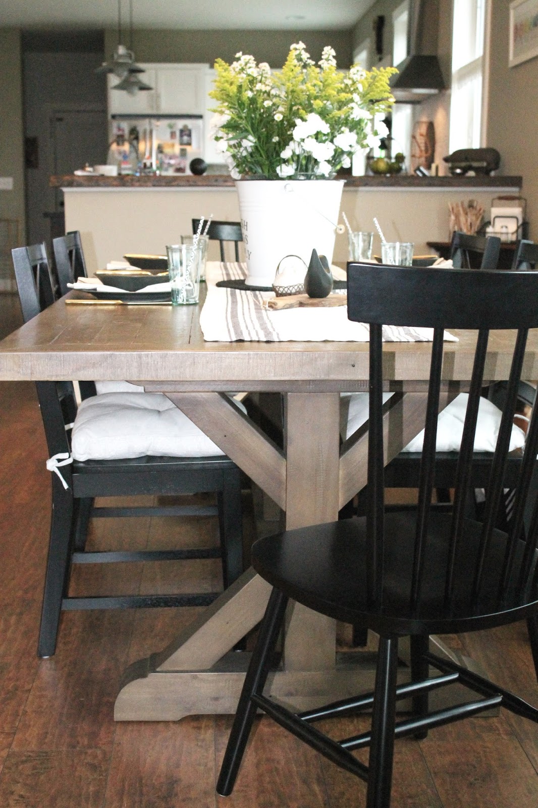 Cream & Black Tablescape - The Unique Nest