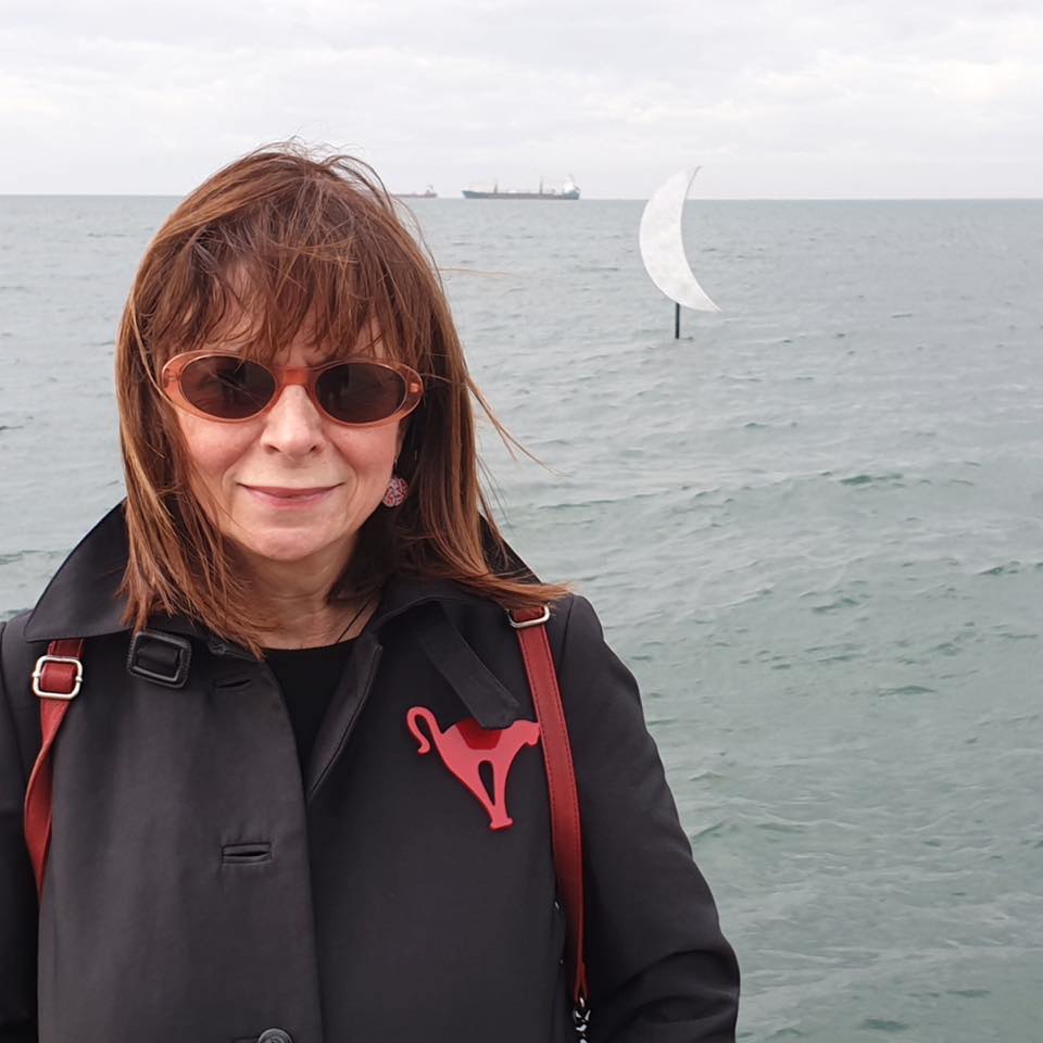 ShowTime-cy: ΑΙΚΑΤΕΡΙΝΗ ΣΑΚΕΛΛΑΡΟΠΟΥΛΟΥ - ΠΟΙΑ ΕΙΝΑΙ Η ΠΡΩΤΗ ΓΥΝΑΙΚΑ ...