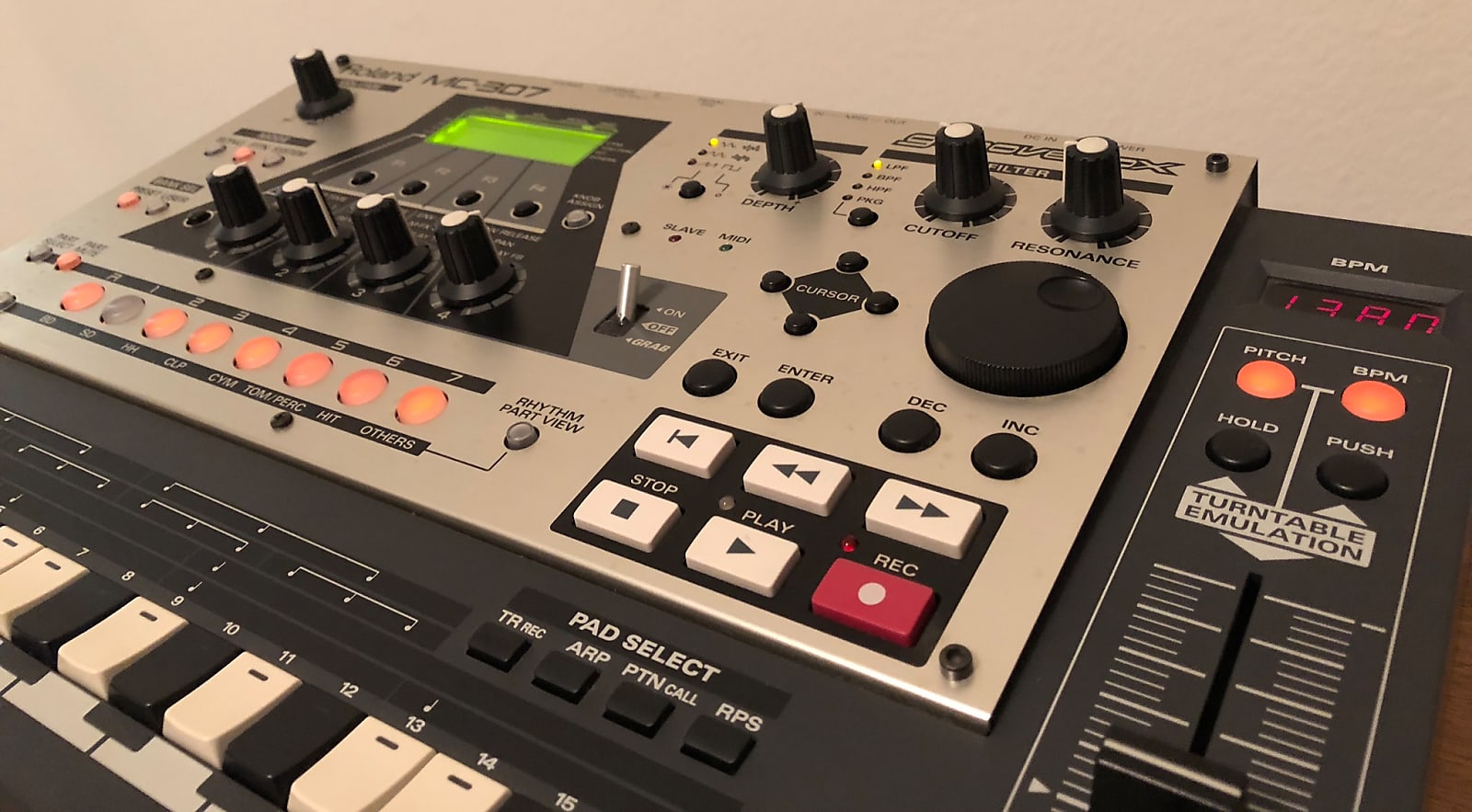 MATRIXSYNTH: Roland MC-307 Groovebox, Synth, MIDI looper/Multitimbral Seq